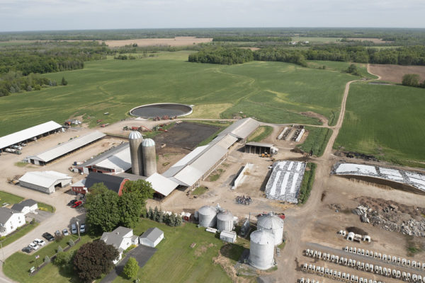 USDA Report: Largest U.S. Farms Added More Land in 2022 - ProAg